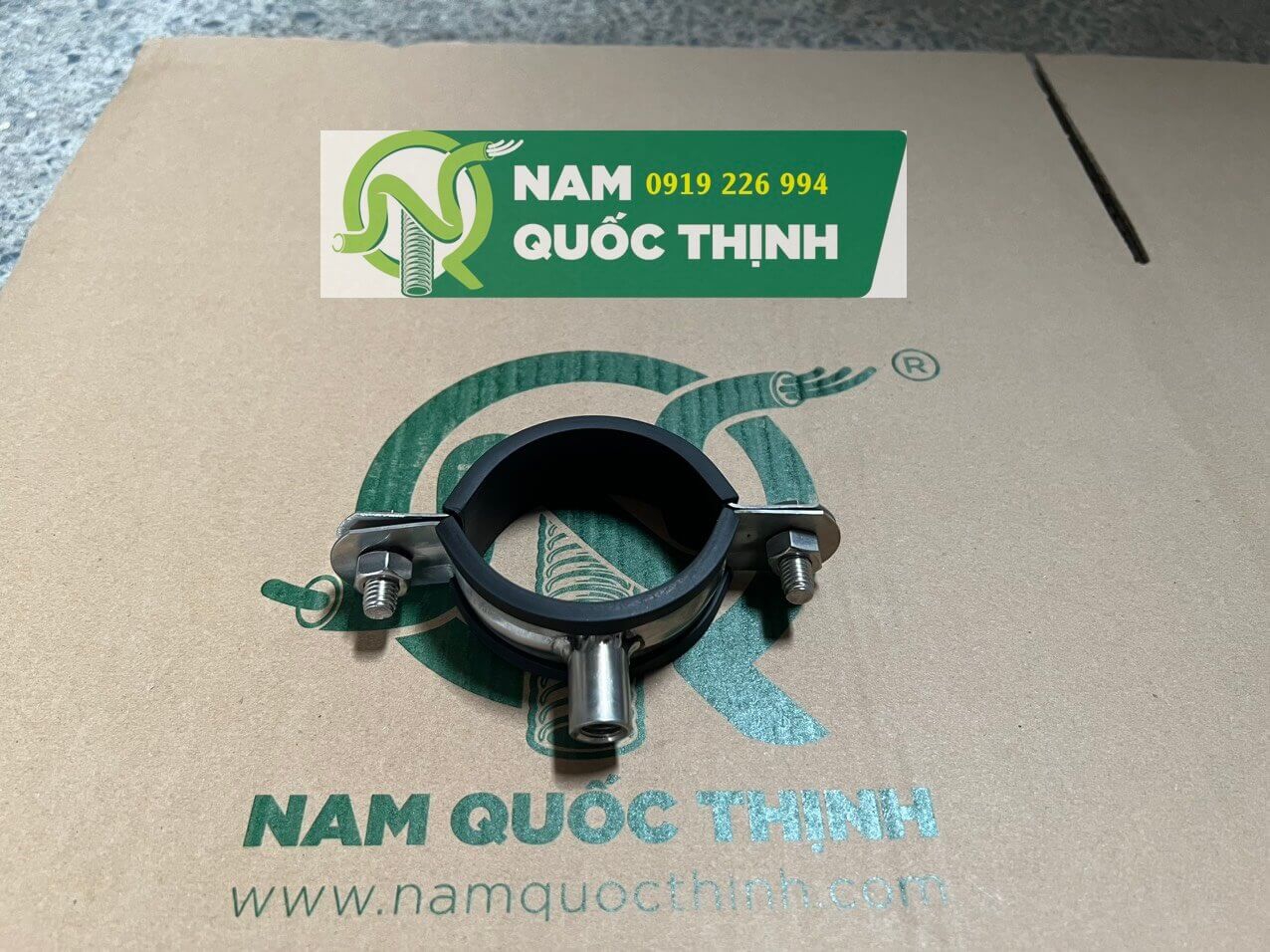 Quang Treo Ống Inox 304 D60 Ron Cao Su