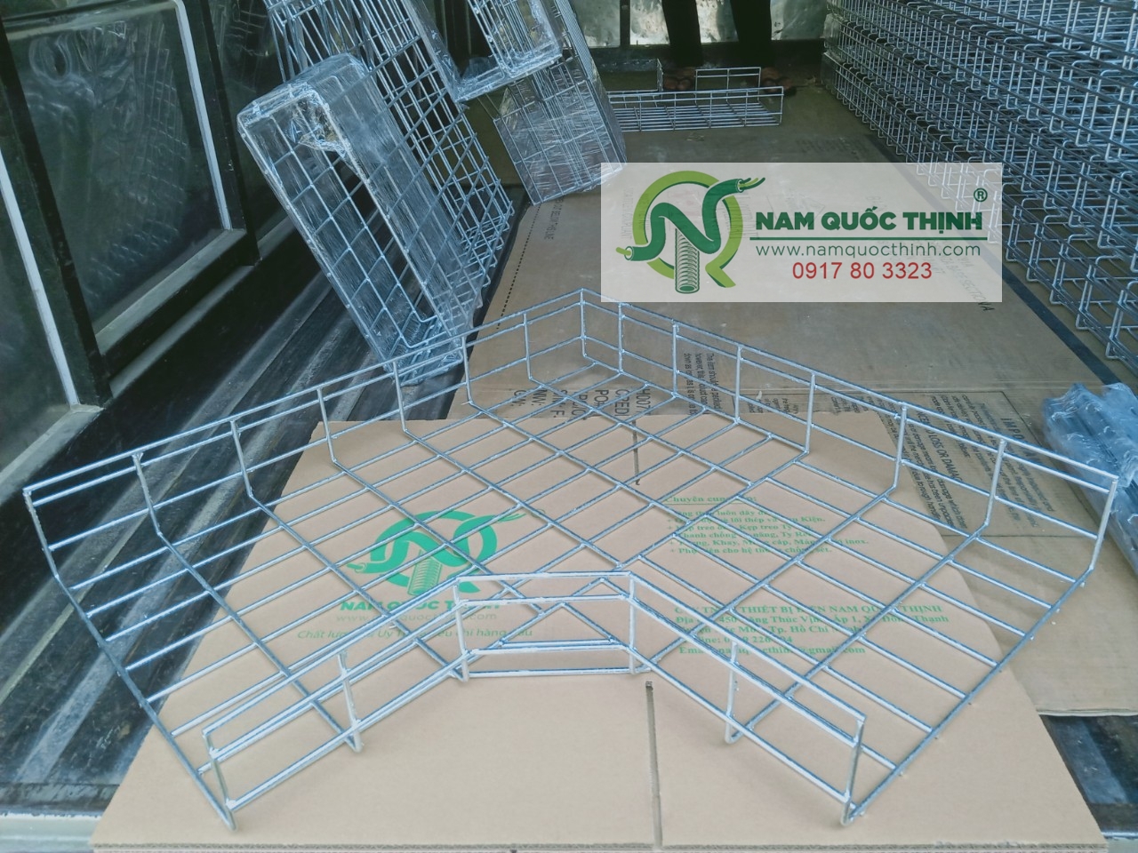 Co Ngang Máng Cáp Dạng Lưới Mạ Kẽm Nhúng Nóng 400x100 MM