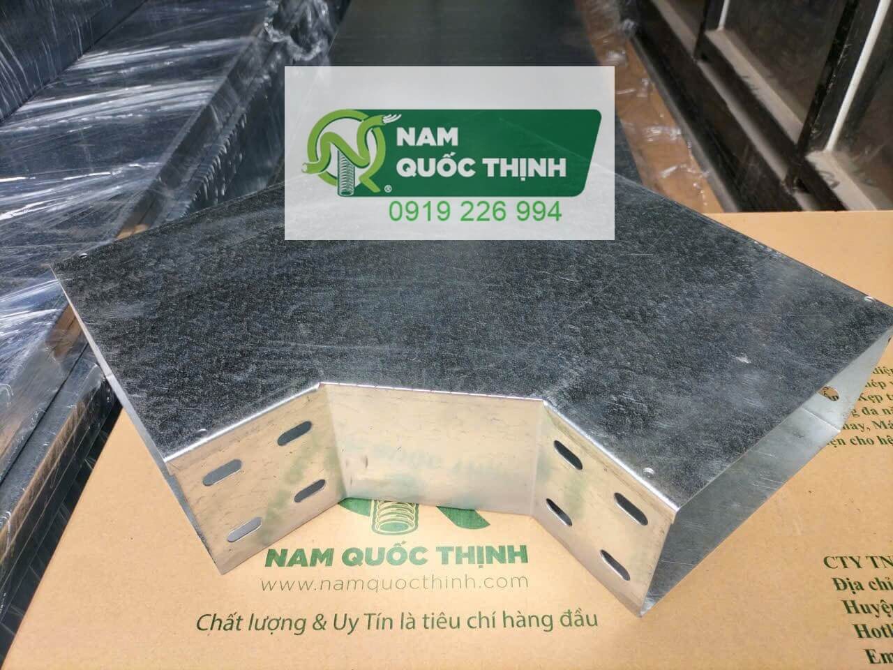 Co Ngang Máng Cáp Mạ Kẽm 200x100x1.0 MM Có Nắp