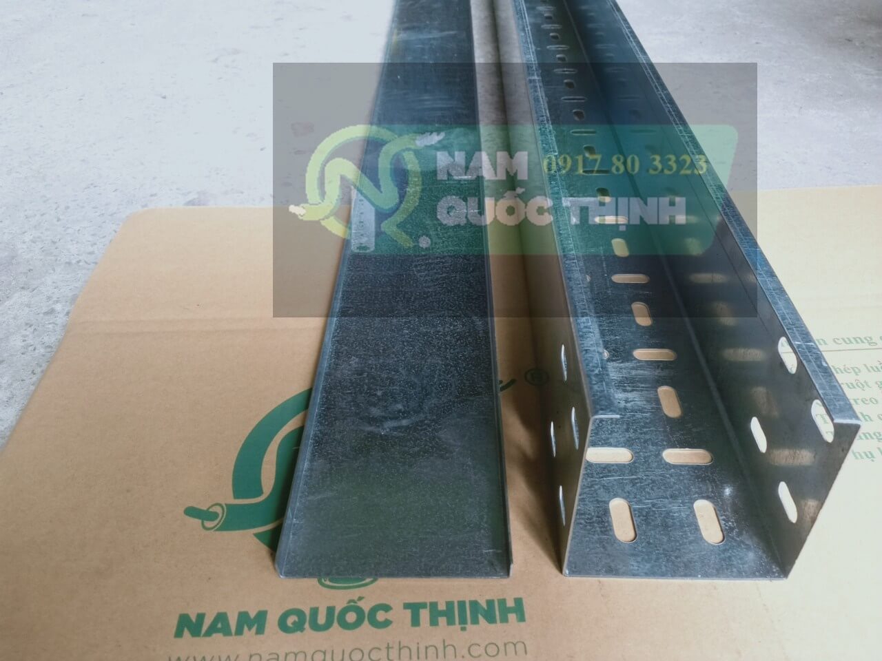 Khay Cáp Mạ Kẽm 100x100x1.2 MM Có Nắp Đậy